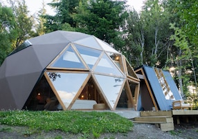 Barraca luxo | Cofres nos quartos, berços grátis, Wi-Fi de cortesia, roupa de cama