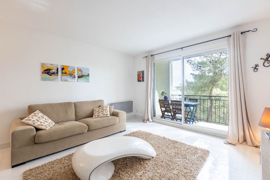 Spacious 2-bedroom Apartment With Terrace, Balcony, And Stunning Forest Views - Mougins