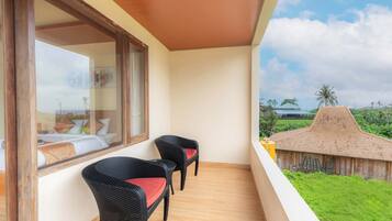Villa Deluxe, vista para a piscina | Varanda