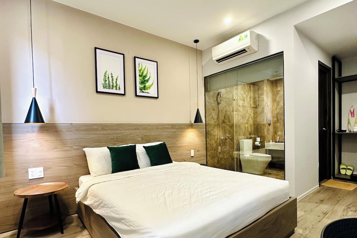 Quarto Júnior, 1 cama queen-size, Vista para a cidade | Roupa hipoalergénica, com decoração personalizada, secretária