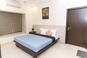 Apartamento (2 Bedrooms) | 3 quartos, secretária, secretária adequada para computadores portáteis 