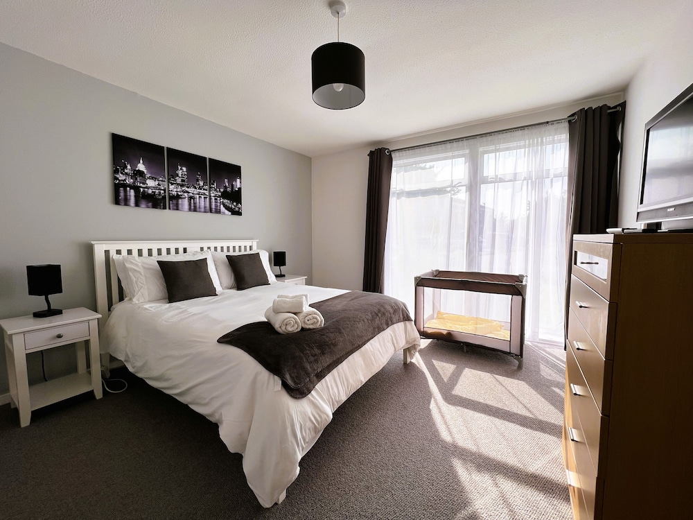 Spacious Family Bungalow With Garden For Up To 7 - Epsom