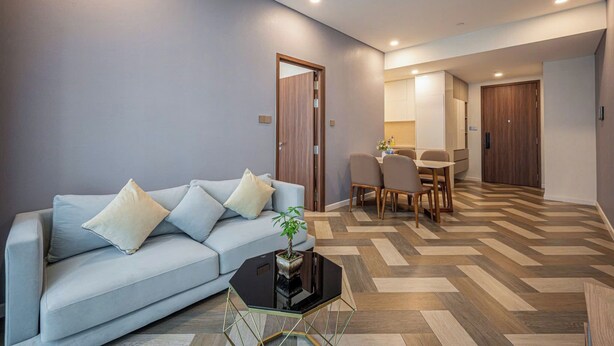 Apartamento luxo, 1 quarto, sacada, vista para a cidade | Área de estar | TV de tela plana 42 polegadas com canais digitais