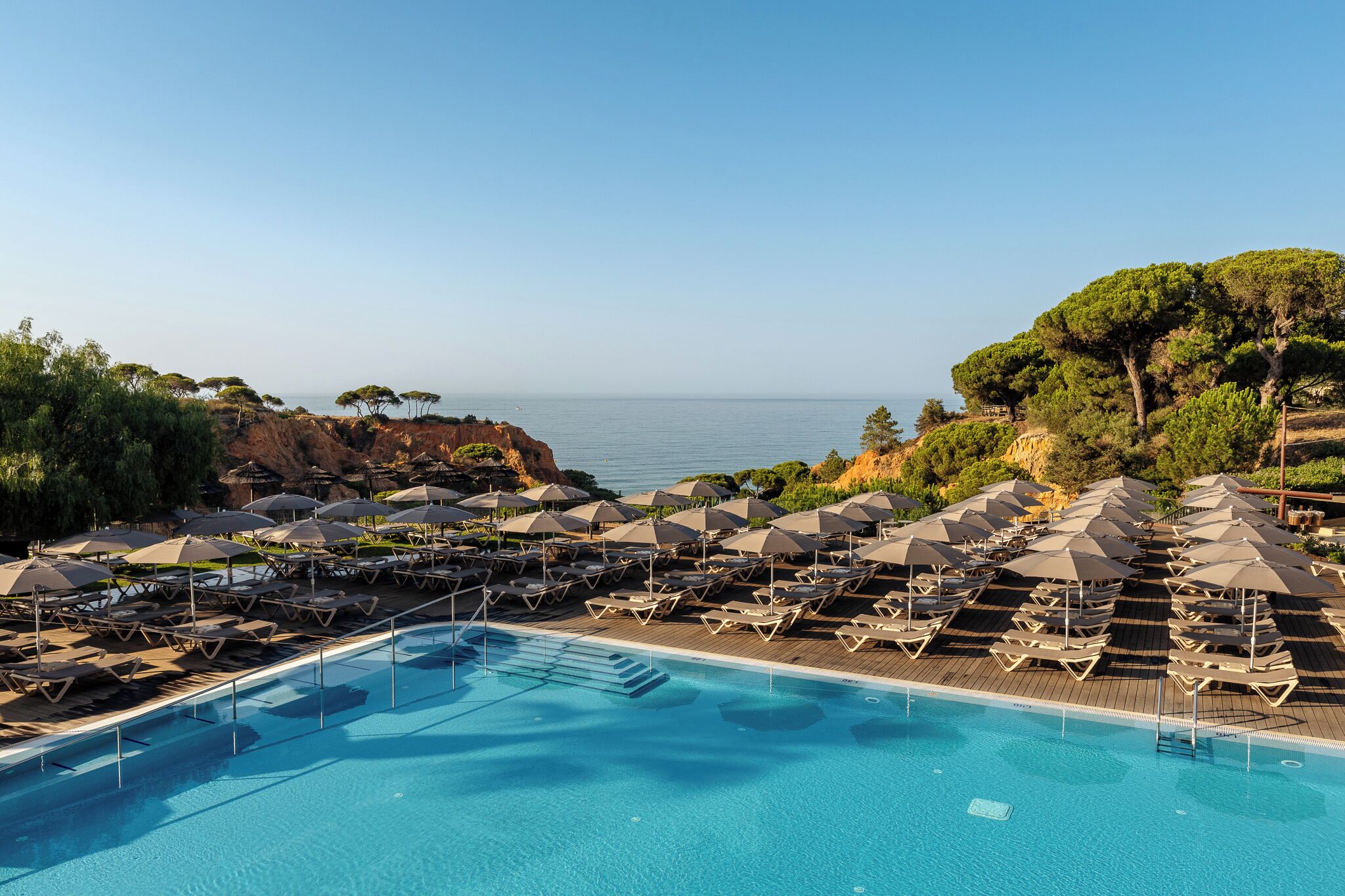 Piscina interior, piscina exterior 