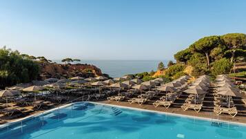 Piscina interior, piscina exterior