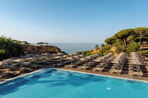 Piscina interior, piscina exterior 