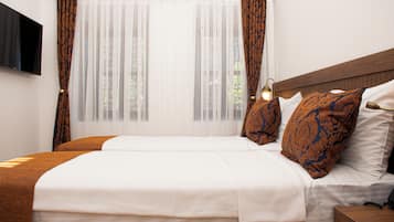 Quarto duplo clássico | Espaço de trabalho para notebook, Wi-Fi de cortesia