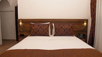 Quarto casal | Espaço de trabalho para notebook, Wi-Fi de cortesia