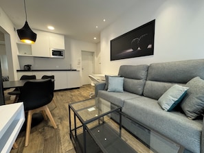 Apartamento Deluxe, varanda, Vista para a cidade | Cozinha privada | Minifrigorífico, um micro-ondas, uma placa de cozinha 