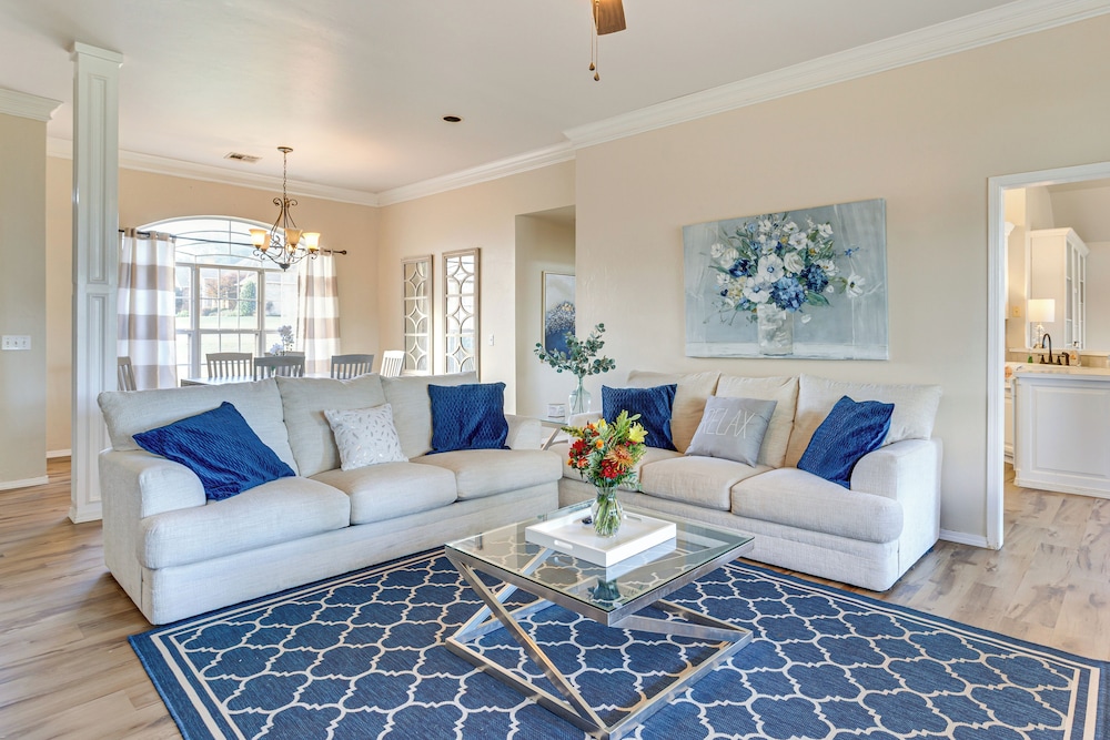 < 1 Mi To Oak Tree National: Cozy Getaway! - Edmond, OK