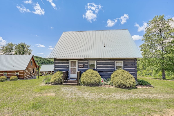2 Mi To Mabry Mill: Mtn-view Cabin W/ Porch! - Floyd, VA