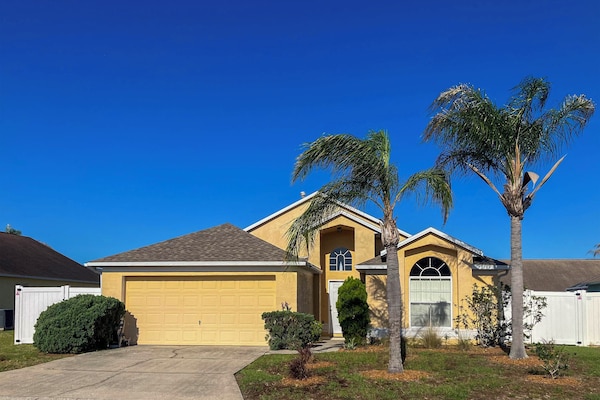 Family Home W/ Pool: Visit Disney & Orlando Parks! - Haines City, FL