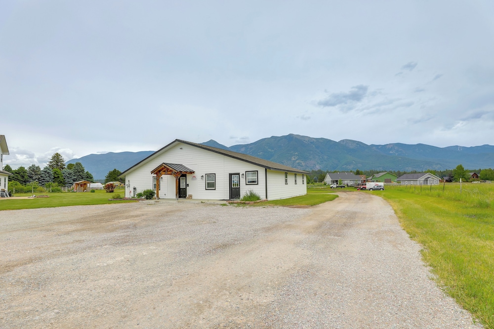 23 Mi To Glacier Natl Park: Mtn-view Gem W/ Patio - Montana