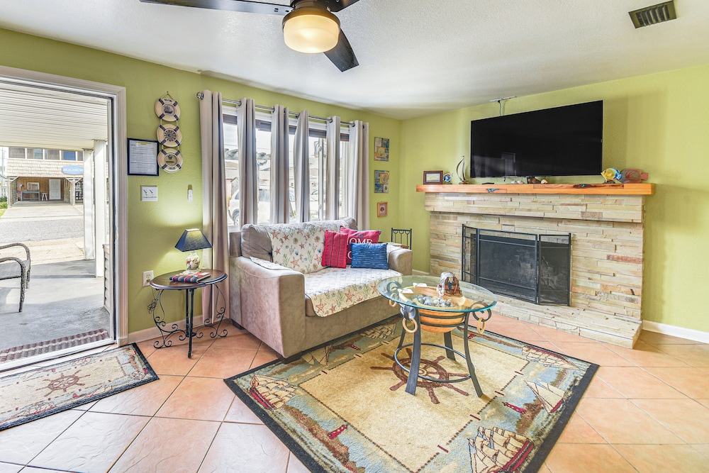 < 1/2 Mi To Beach Access + Pier: Obx Getaway - Kill Devil Hills, NC