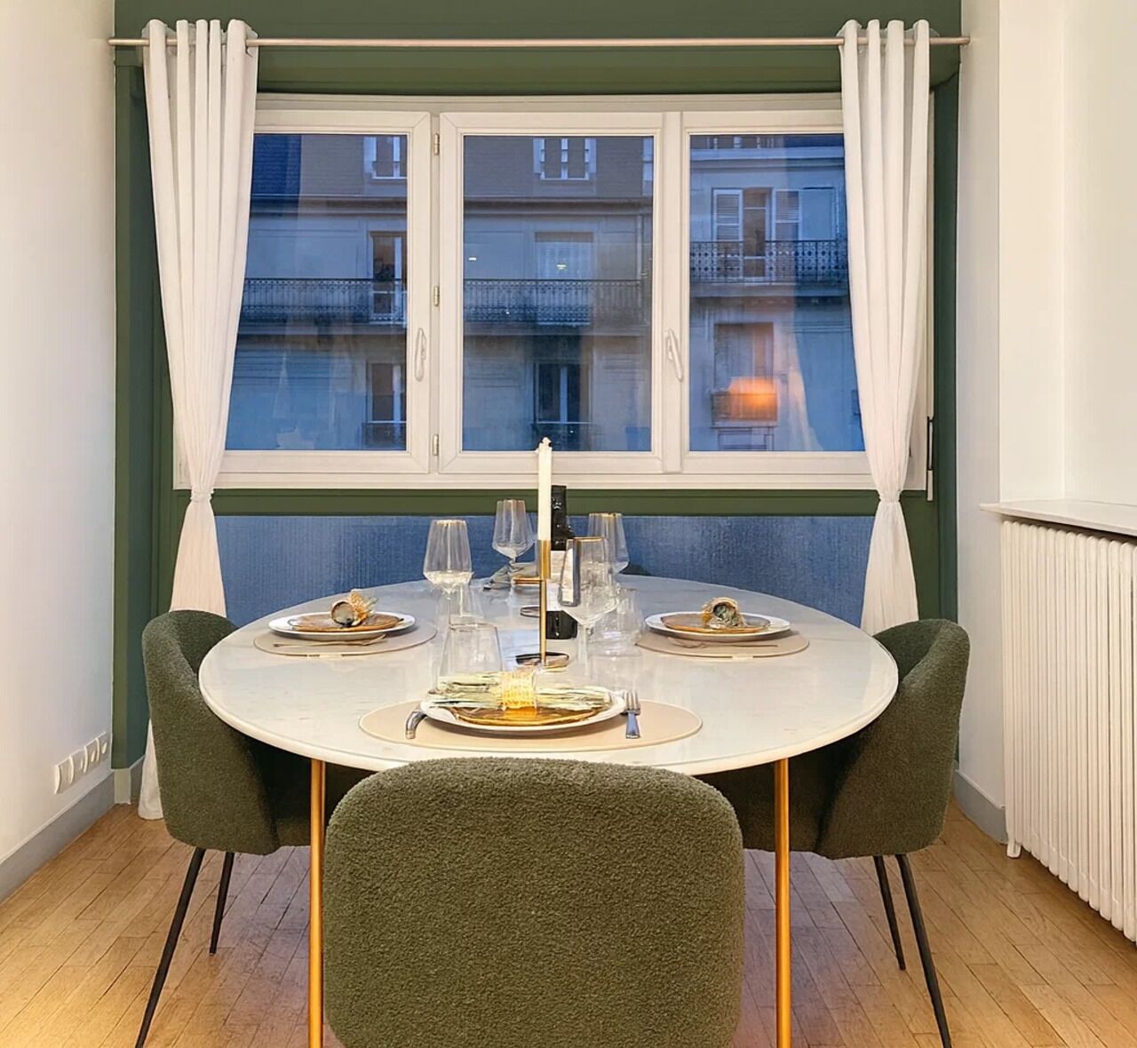 Apartamento Premium, vista para o pátio | Sala de jantar