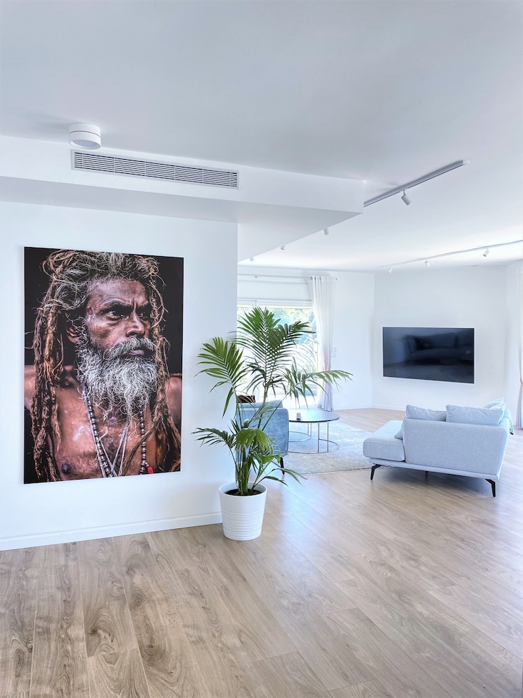 1604 Tel Aviv - Tel Aviv-Jaffa