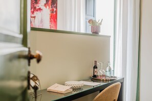 Quarto Duplo Superior, varanda, Vista para a cidade | Roupa de alta qualidade, edredões de penas 
