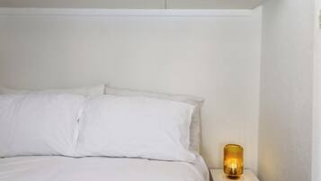 2 quartos, com decoração personalizada, com mobília individualizada