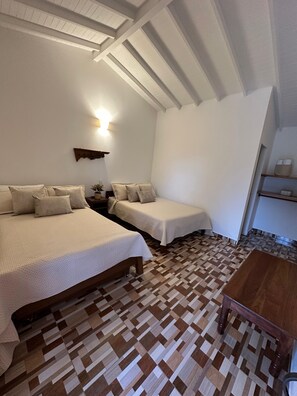 Quarto quádruplo standard | Wi-Fi de cortesia, roupa de cama