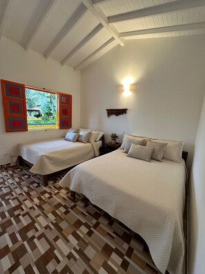 Quarto quádruplo standard | Wi-Fi de cortesia, roupa de cama