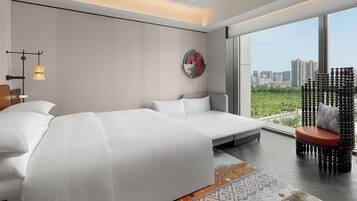 Quarto Familiar, 1 cama king-size e sofá-cama | Edredões de penas, minibar, cofre no quarto, cortinas/cortinados opacos