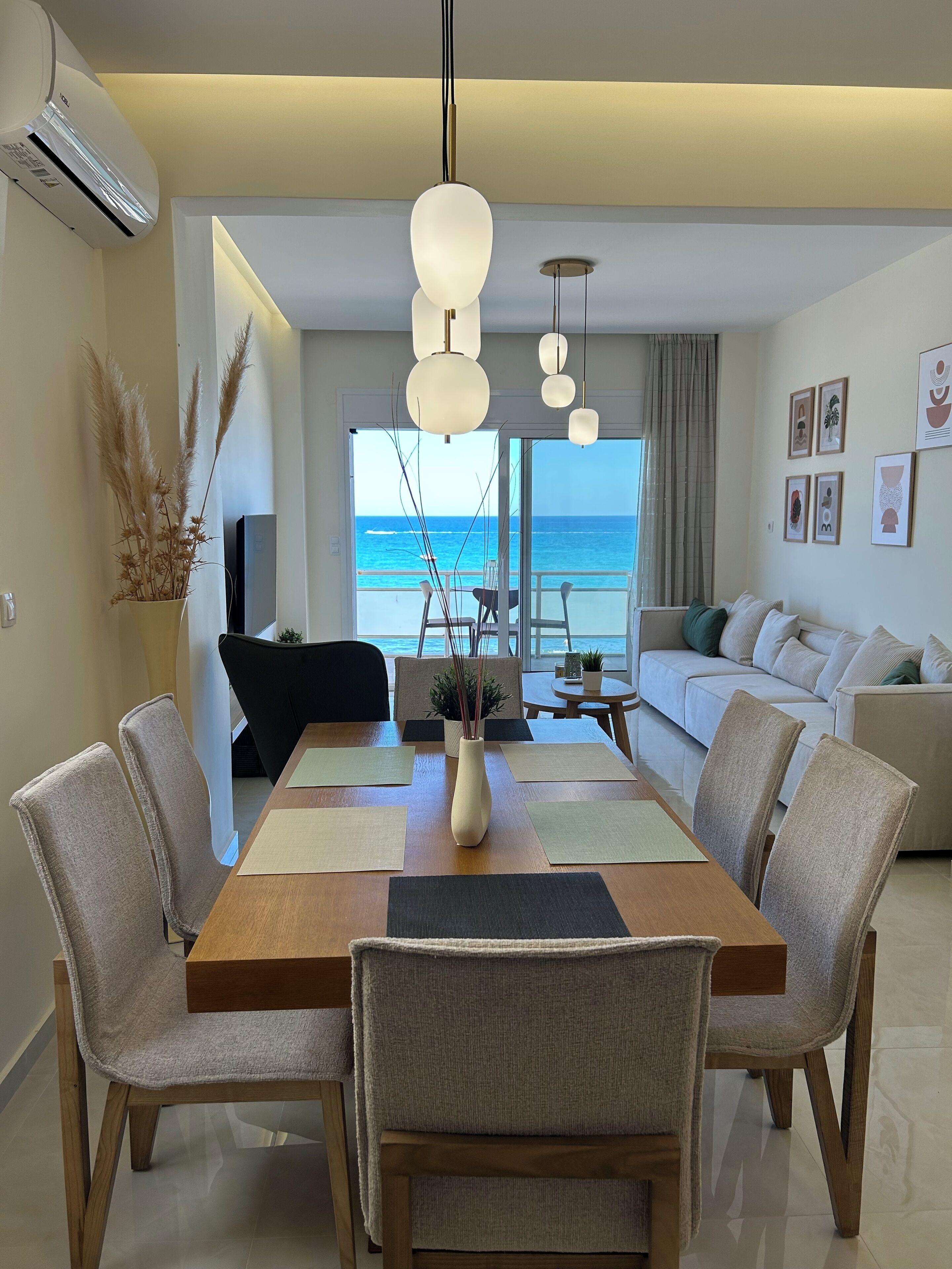 Apartamento, cozinha, vista para a praia | Sala de jantar