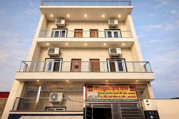 Shree Hanumat Kripa Dham - Vrindavan