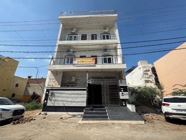 Shree Hanumat Kripa Dham - Vrindavan