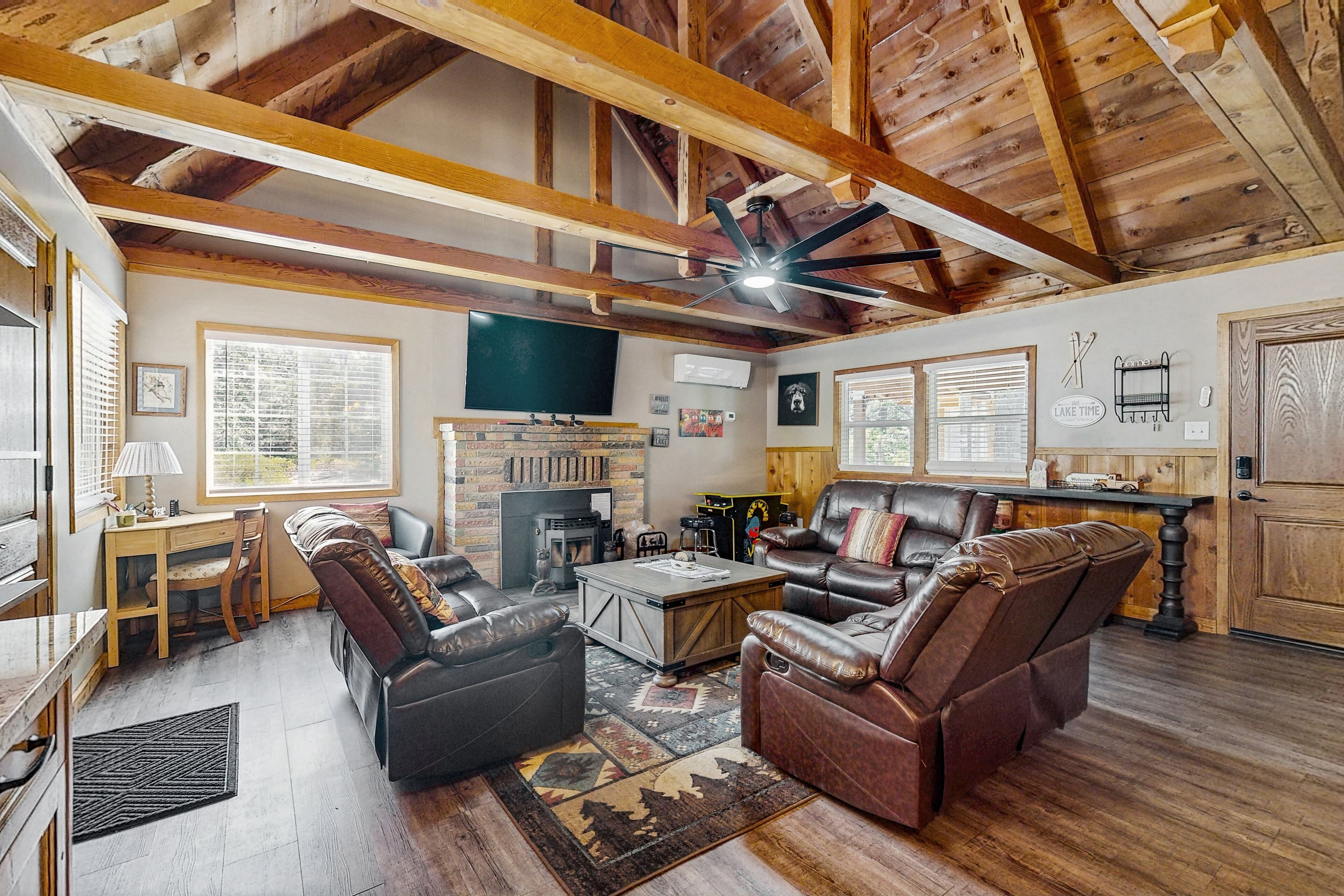 Updated, Dog-friendly Cabin With Fireplace, Washer And Dryer Near Lake - Shaver Lake, CA