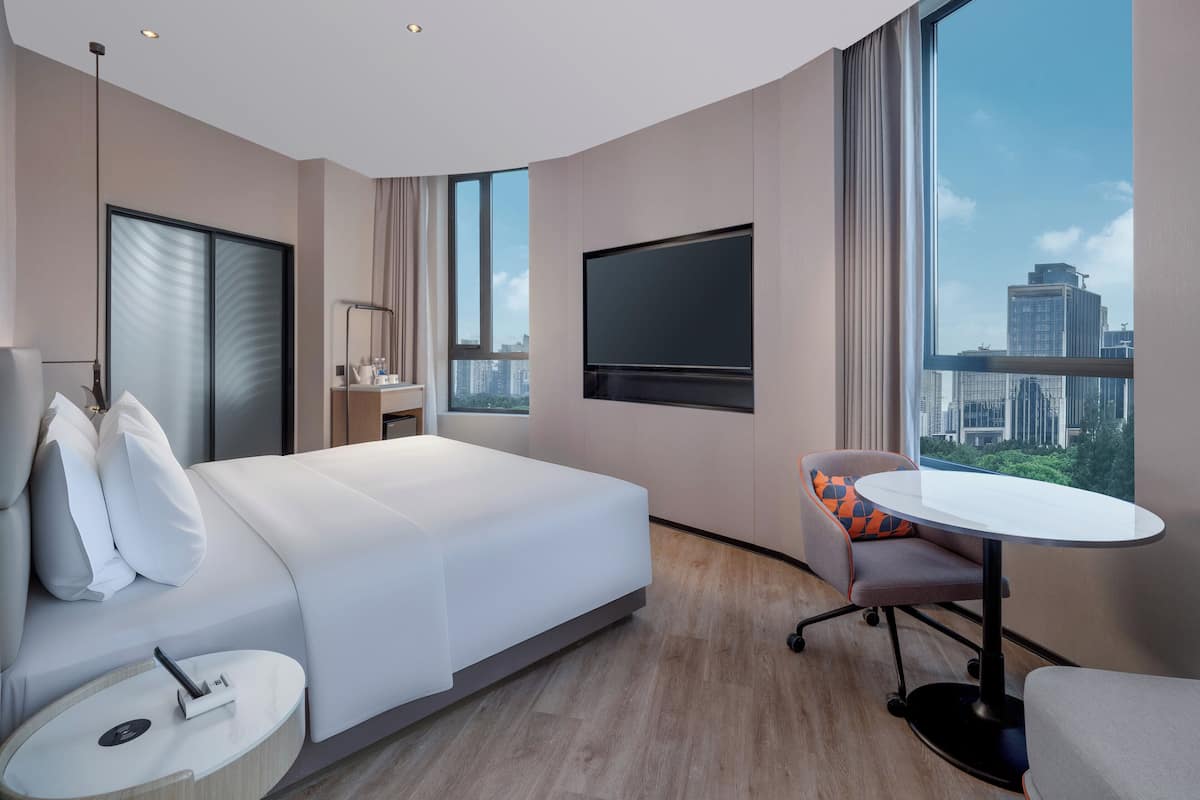 Suite, 1 quarto, Vista para a cidade | Roupa de alta qualidade, edredões de penas