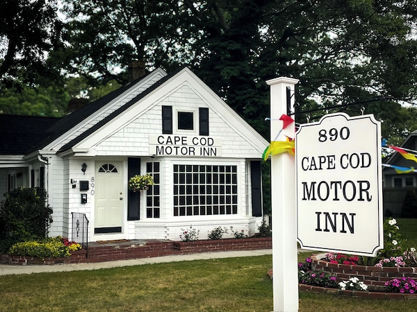 Cape Cod Motor Inn - New England