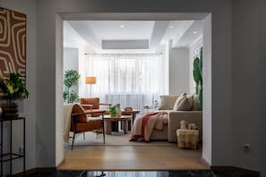 Apartamento Deluxe, 3 quartos, varanda, Vista para a cidade | Sala de estar