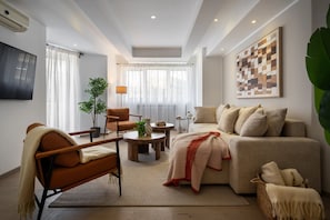 Apartamento Deluxe, 3 quartos, varanda, Vista para a cidade | Sala de estar