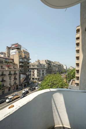 Apartamento Deluxe, 3 quartos, varanda, Vista para a cidade | Varanda