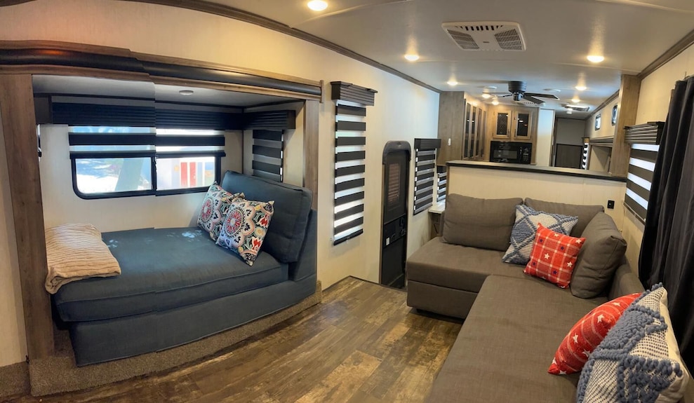 Cozy 2-bedroom Rv With Wifi, A/c, Full Kitchen. Just Walking Distance From Lake - カリフォルニア州