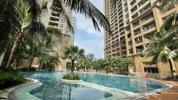 Piscina interior, piscina exterior