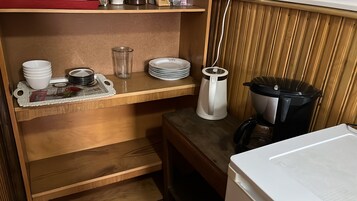 Suite Comfort | Kitchenette privada | Minifrigorífico, um micro-ondas no espaço comum, um forno 