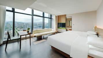 Quarto duplo família, vista para a cidade | Cortinas blackout, quartos à prova de som, ferros/tábuas de passar roupa