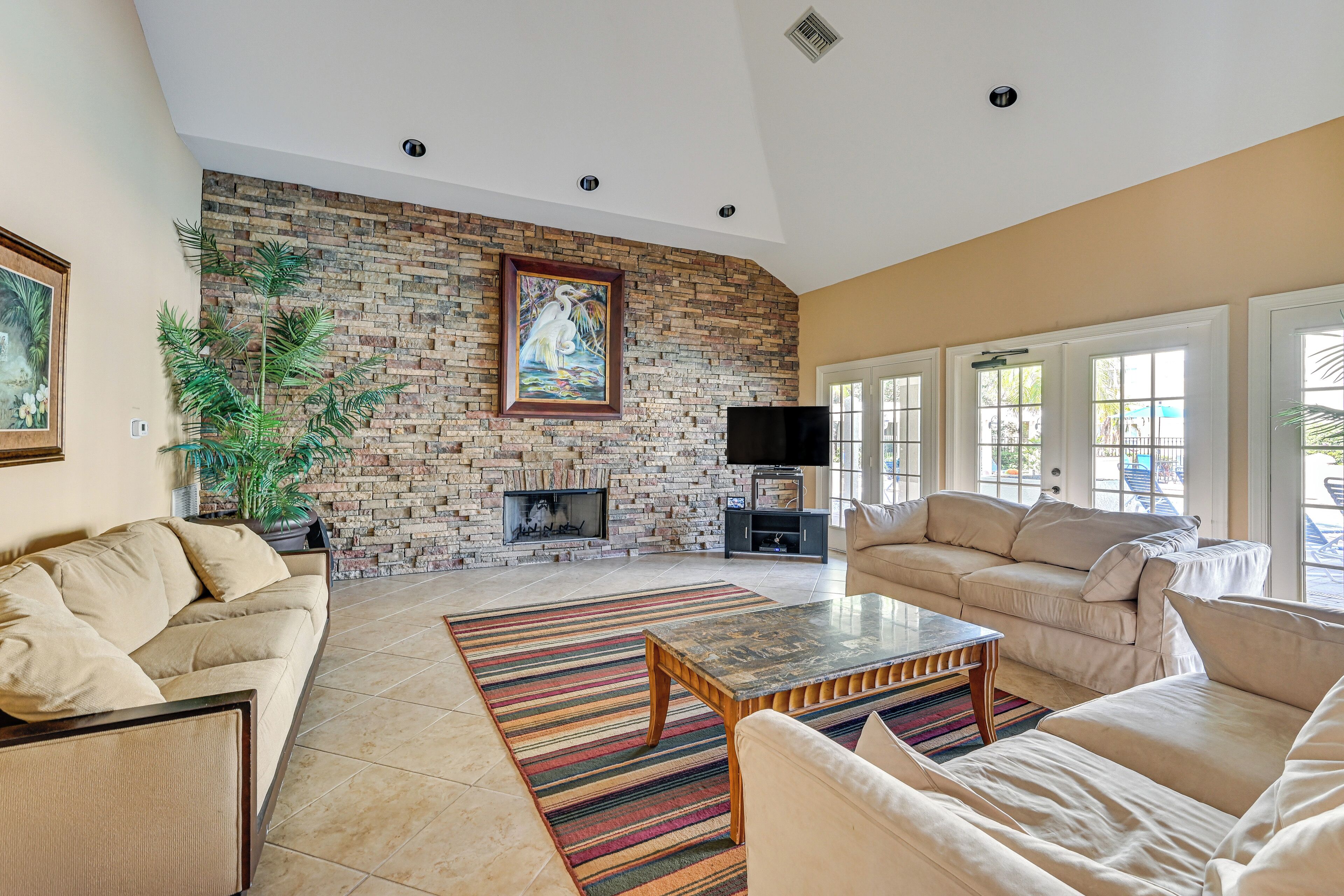 Saltwater Pool + 4 Mi To Beach: Clearwater Condo! - Clearwater, FL