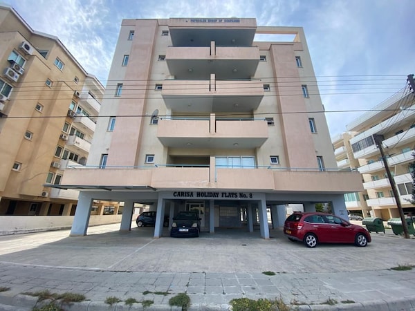 Andrea 3-br Apt In Mackenzie With Pool - Larnaca