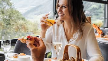 Café da manhã com buffet grátis todos os dias