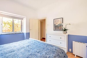 Casa | 3 quartos, com mobília individualizada, ferro/tábua de engomar 