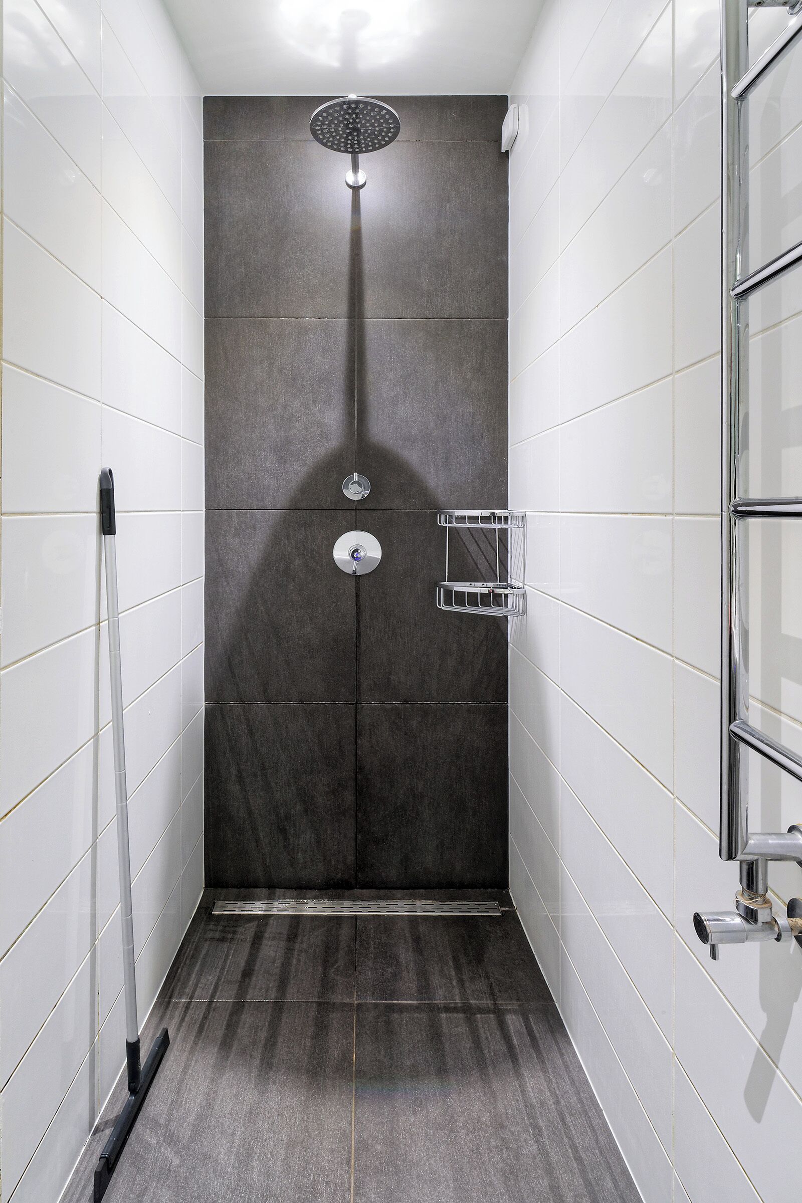 Quarto quádruplo superluxo, vista para a cidade | Banheiro | Chuveiro, secador de cabelo, toalhas de banho, papel higiênico