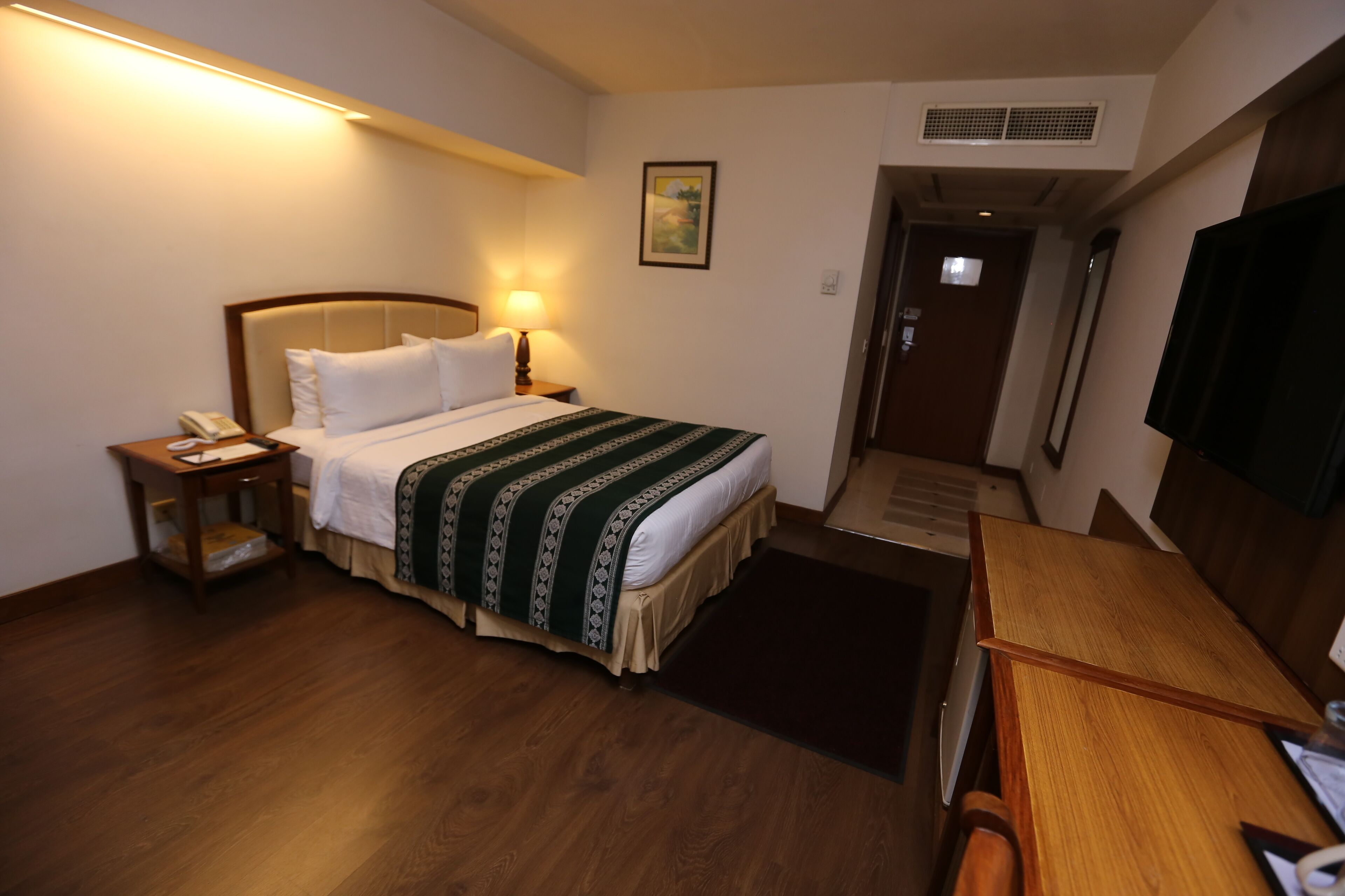 Quartos à prova de som, ferros/tábuas de passar roupa, Wi-Fi de cortesia