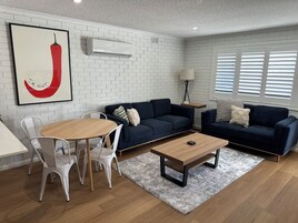 Smart TV de 65 polegadas com canais digitais, Netflix 