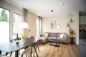 Apartamento superior, sacada | Roupas de cama antialérgicas, Wi-Fi de cortesia, roupa de cama