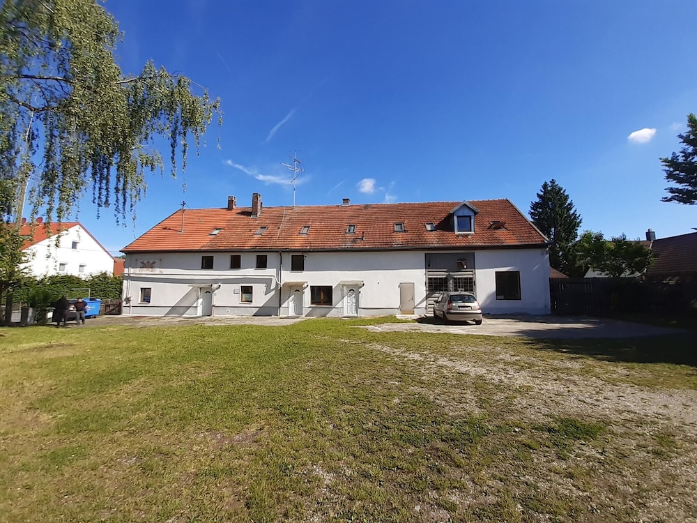 Low Budget Allach Hostel Rooms&aparts E2 - Munich