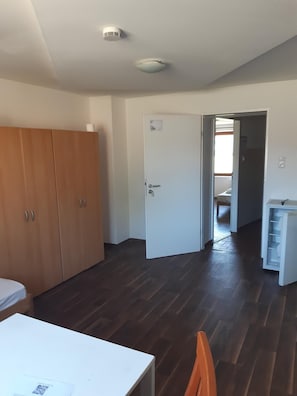 Quarto quádruplo | Individualmente mobiliados, ferros/tábuas de passar roupa