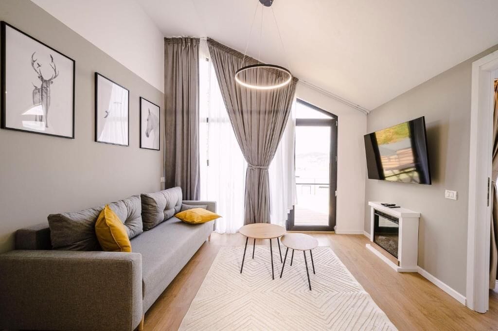 Villa Deluxe, vista para o vale | Sala de estar | Smart TV de 138 cm com canais digitais 