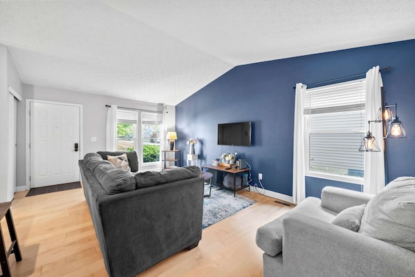 The Suburban Nest - For 6! - Columbus Zoo and Aquarium, Powell